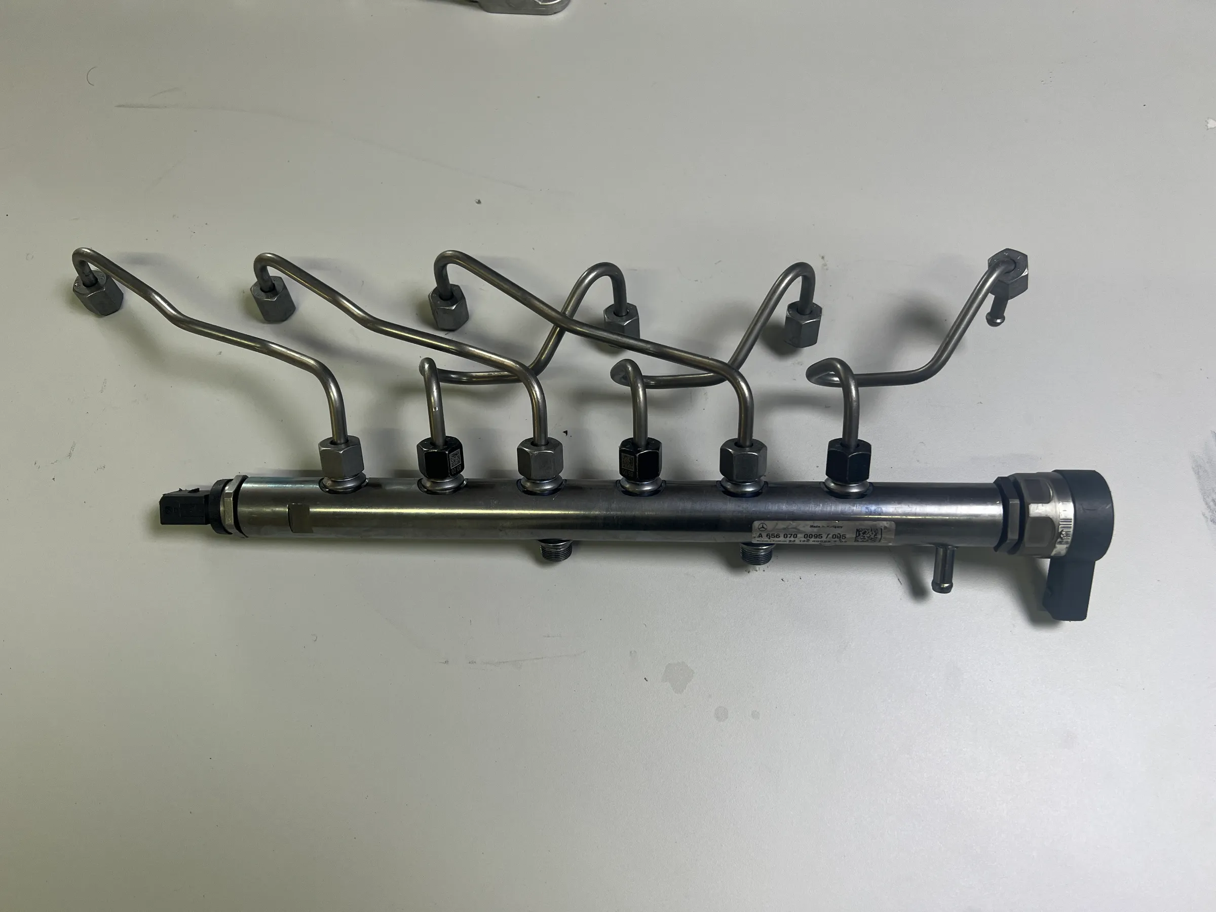 Mercedes Benz OM656 Verteilerrohr Kraftstoffverteiler A6560700095 ...